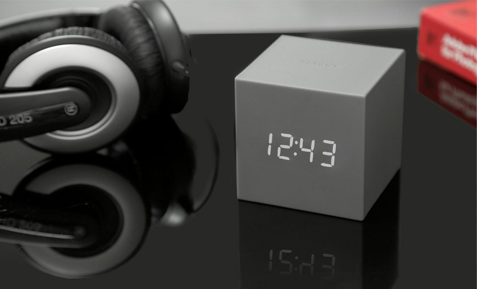Gingko » Gravity Cube Click Clock